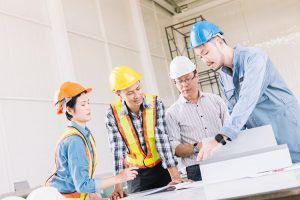 What are the different types of mobile plant and the risks involved?